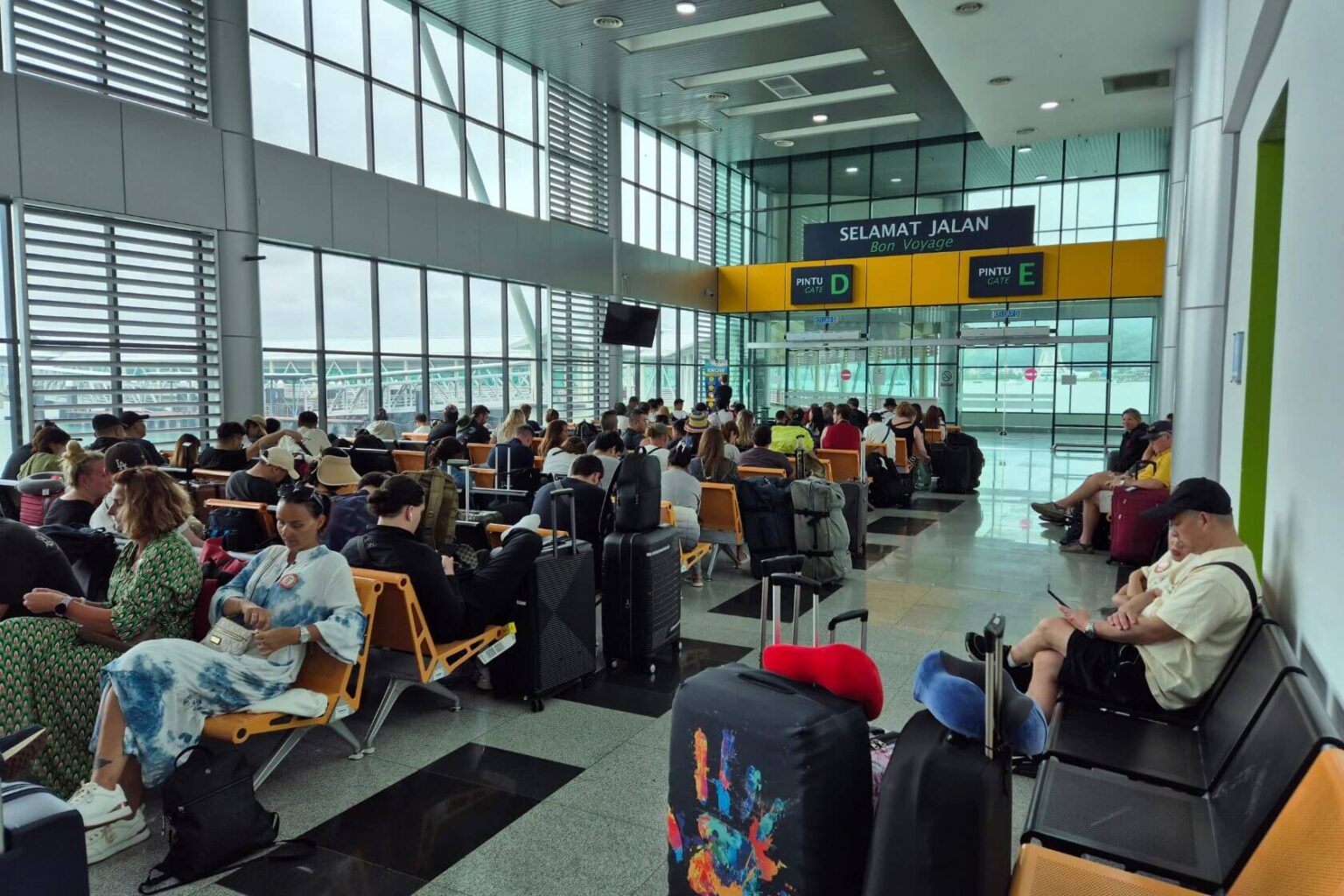 Kuah Jetty Wartebereich Fähre nach Koh Lipe | Flashpacking4Life