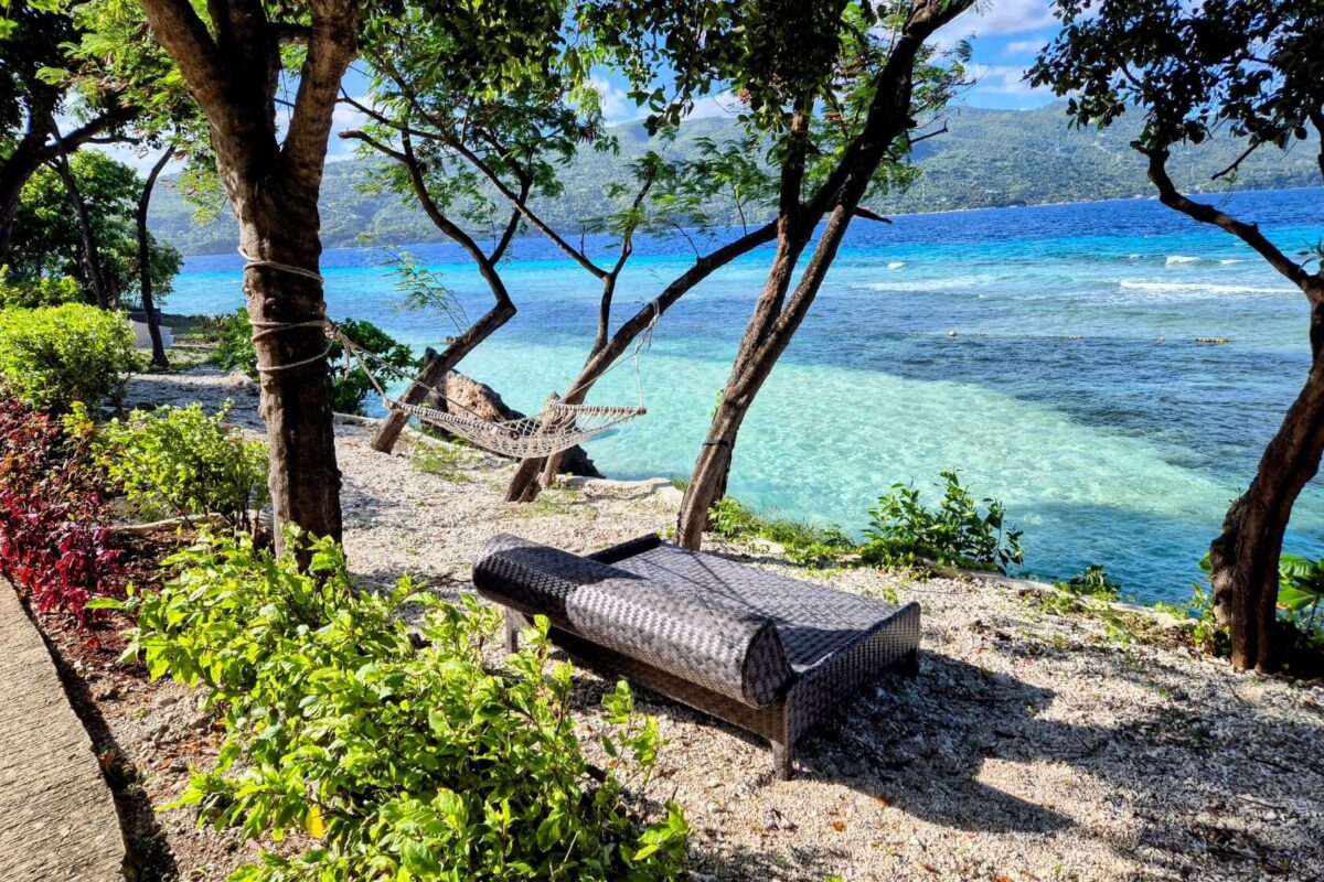 Sumilon Island Bluewater Resort Bungalow Außenbereich | Flashpacking4Life